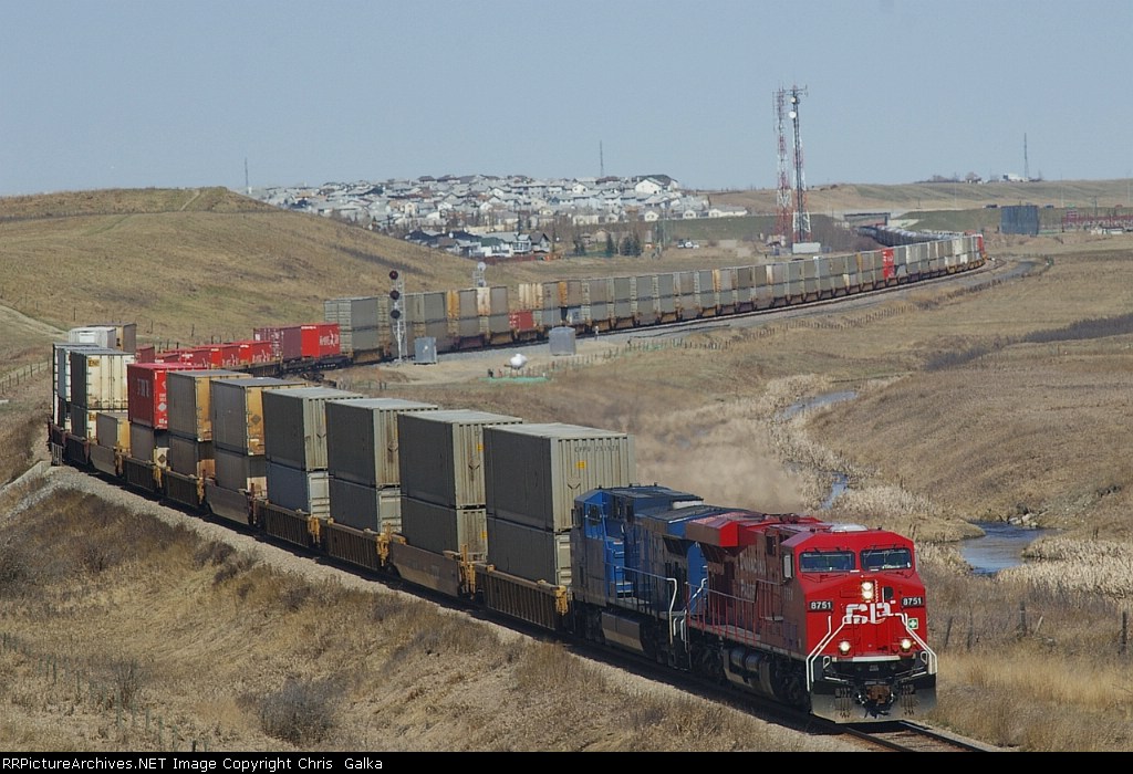 CP 8751 114 Southbound